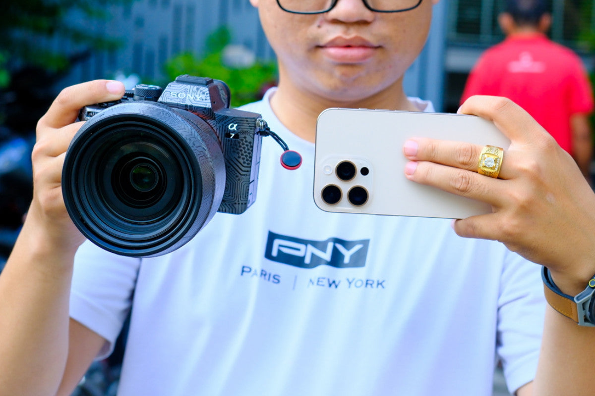 iPhone 16 Pro Max vs DSLR Camera: Which Takes Better Photos? – KraftGeek